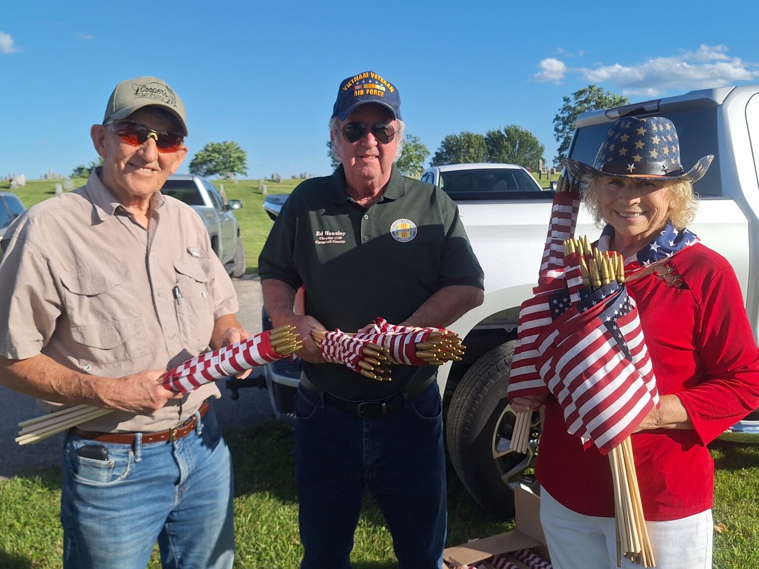 Veterans and Scouts place flags on graves for Memorial Day - WLAF