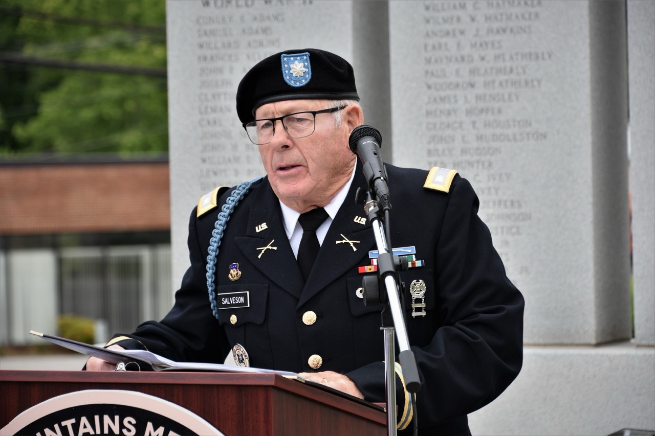 The family came out for Paps, LieutenantÂ ColonelÂ KnudÂ Salveson - WLAF