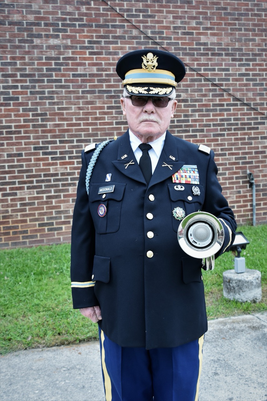 The family came out for Paps, LieutenantÂ ColonelÂ KnudÂ Salveson – WLAF