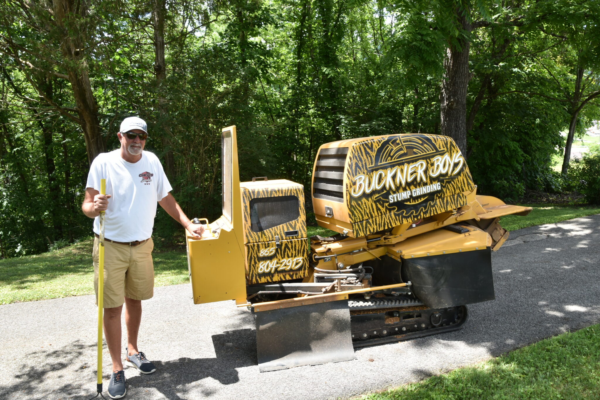Tiger turns angry when he’s uncaged around tree stumps - WLAF