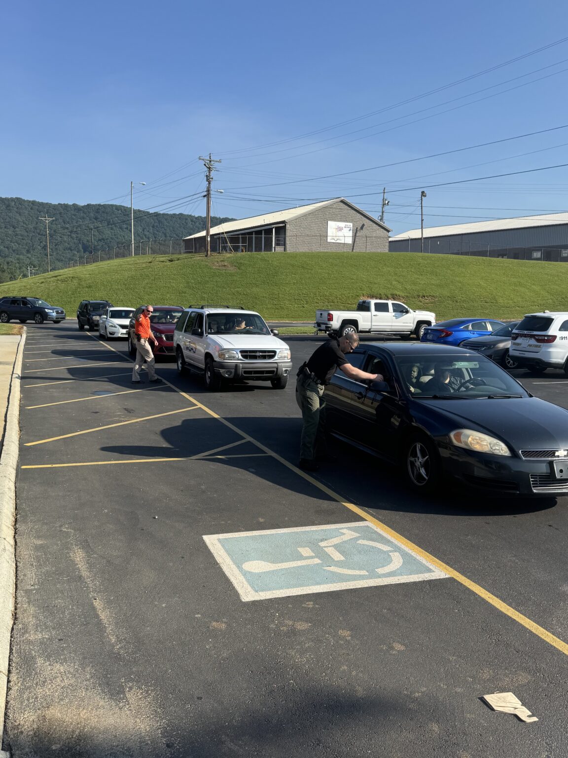 CCSO deputies distribute hundreds of school supplies - WLAF