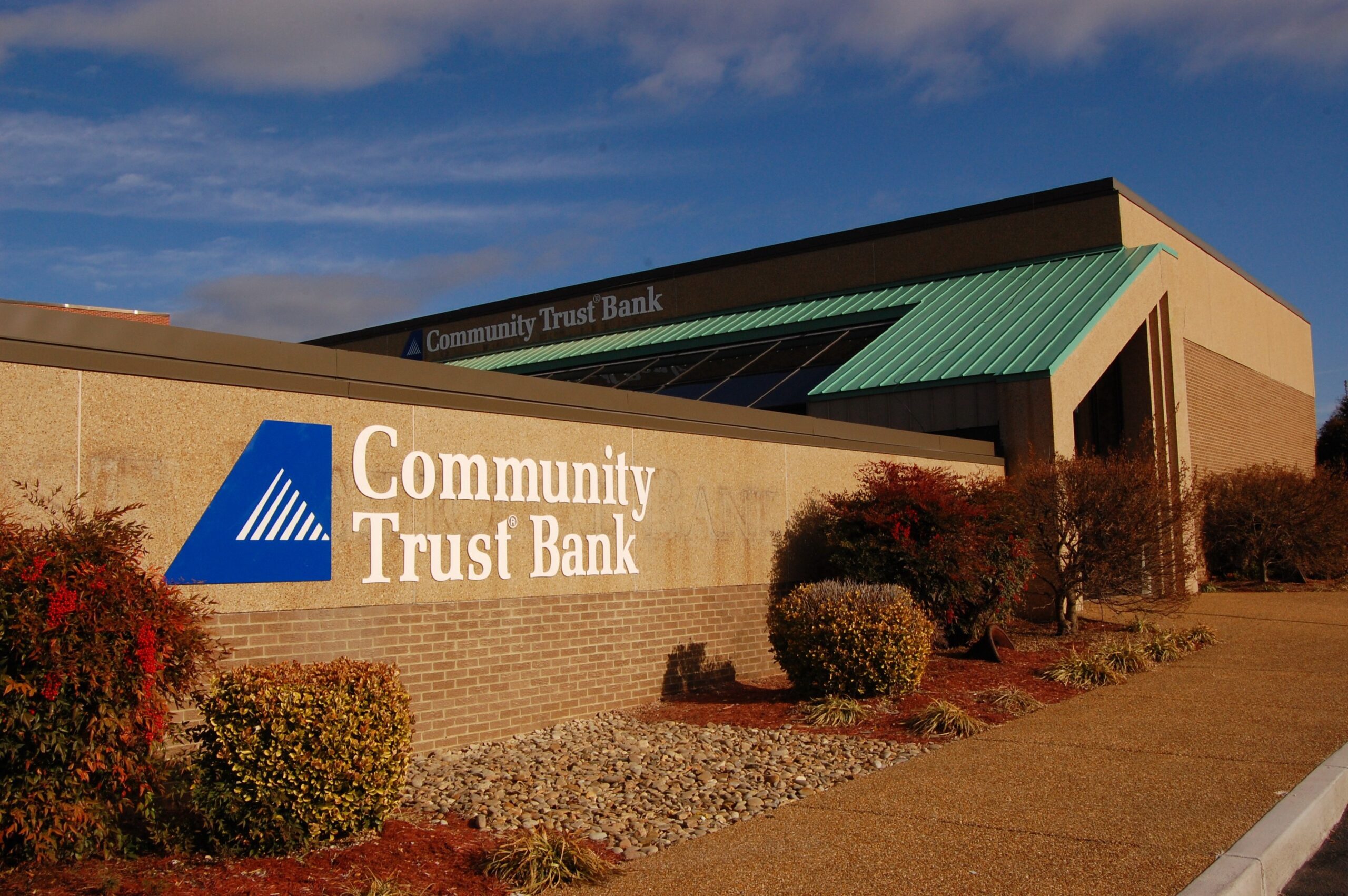 Community Trust Bank’s main office back open today – WLAF
