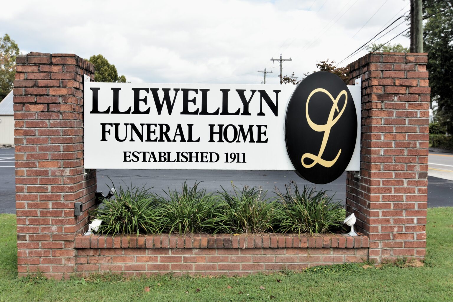 Family founded and operated Llewellyn Funeral Home – WLAF