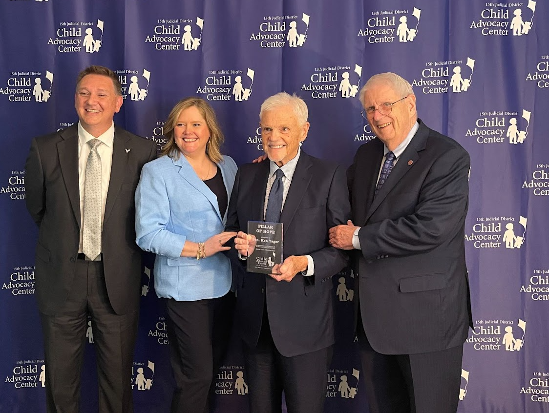 Senator Ken Yager receives Pillars of Hope Award - WLAF