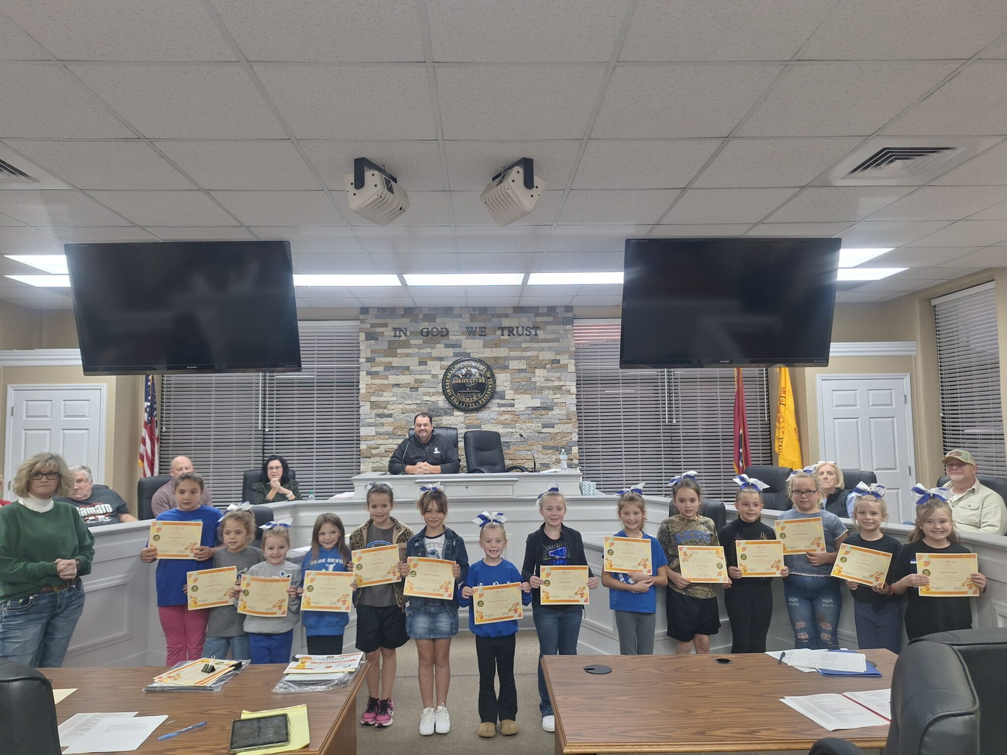 Basketball champions and cheerleaders, retired teachers recognized – WLAF