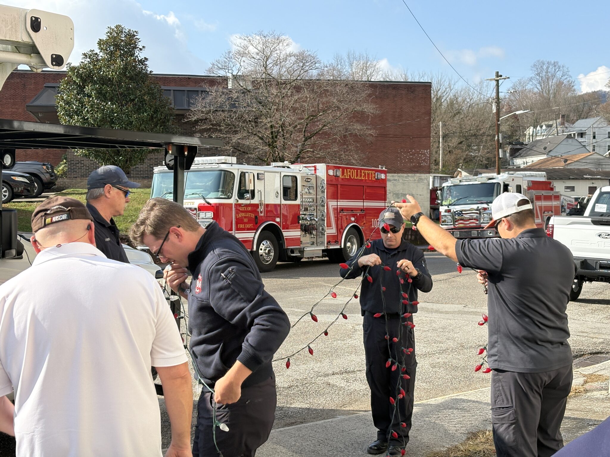 Lights are going up on the big Christmas Tree - WLAF