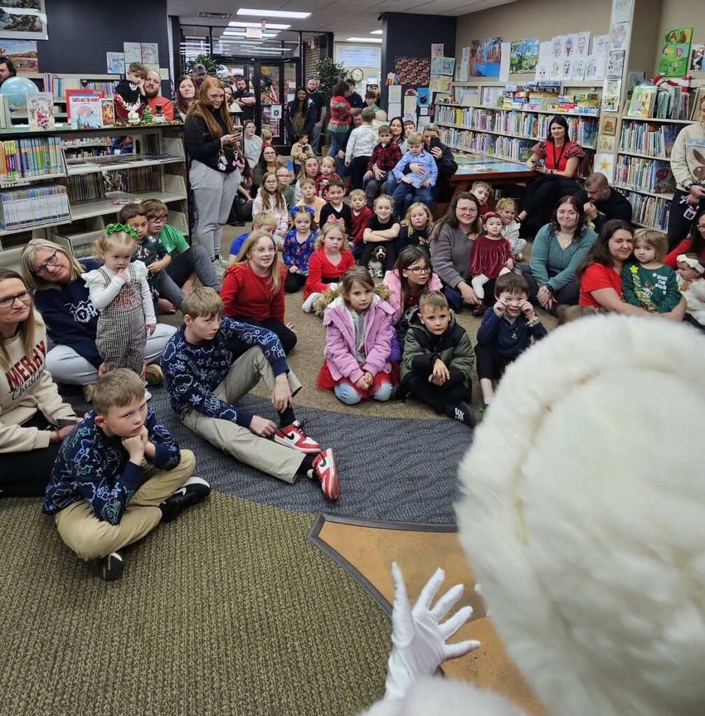 Santa and Mrs. Claus spotted at the LaFollette Library – WLAF