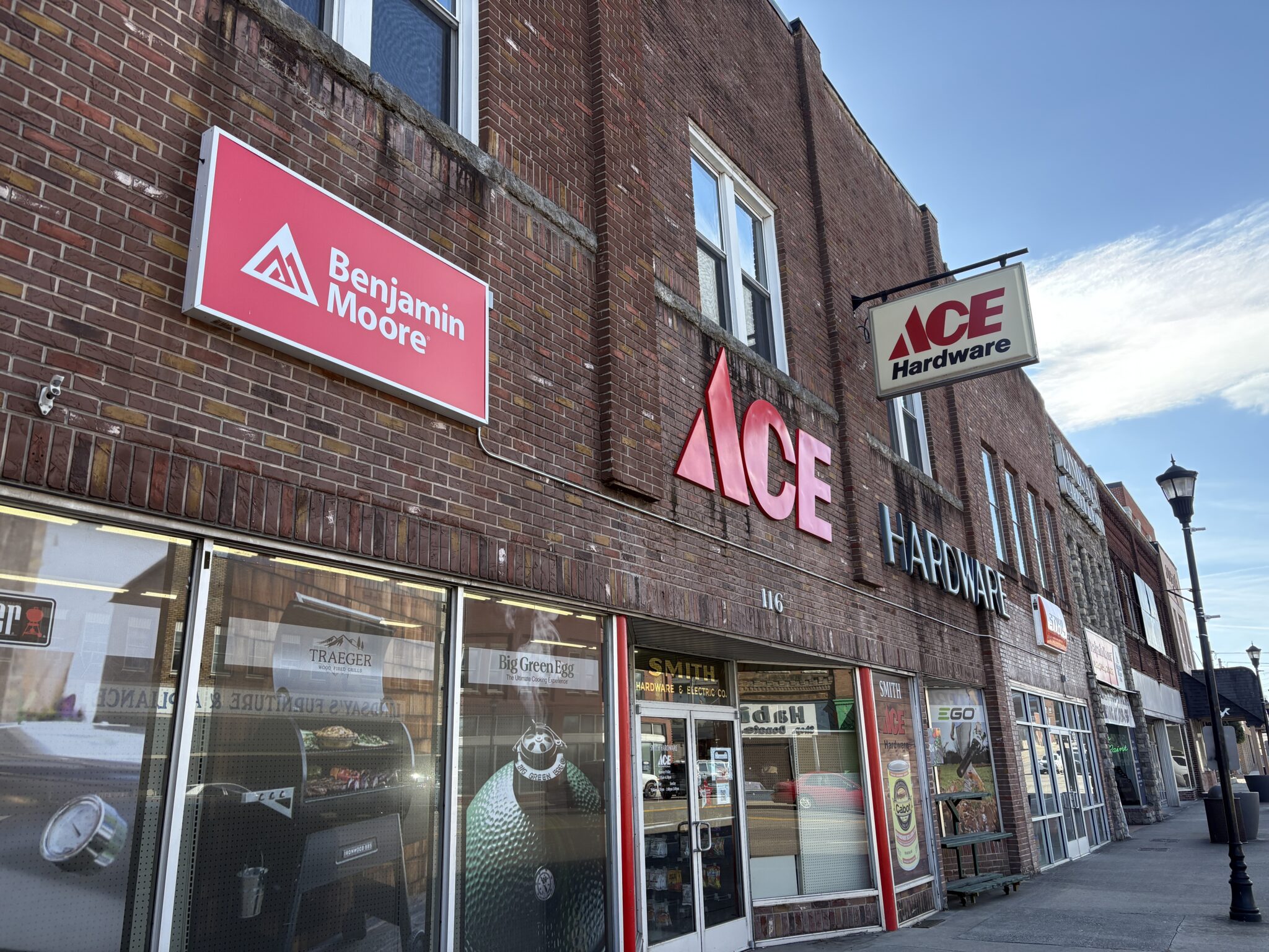 Sleds, ice melt in demand at Smith ACE Hardware – WLAF