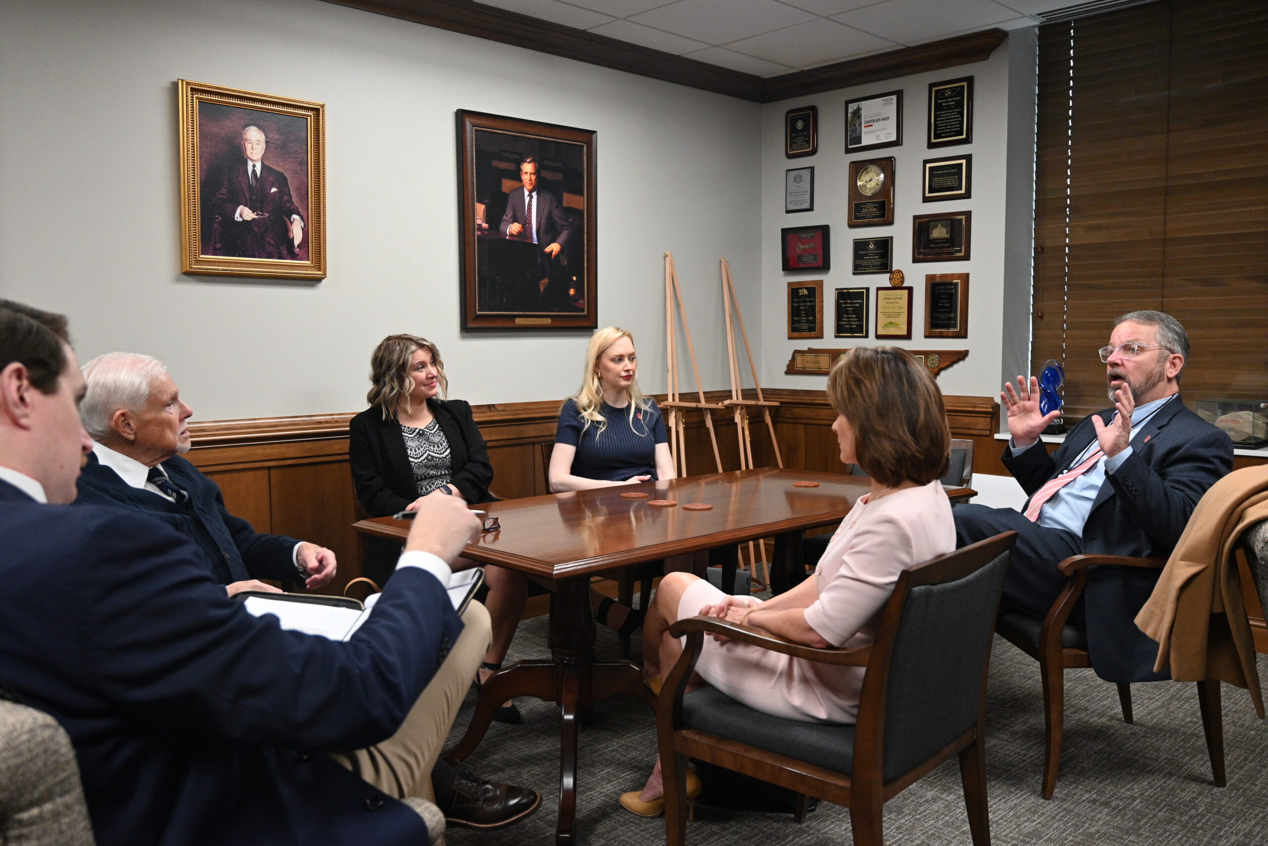 Senator Ken Yager meets with district public defenders – WLAF