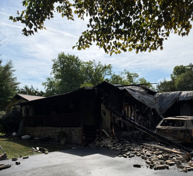 Family escapes fire, firefighters clear scene after eight hours – WLAF