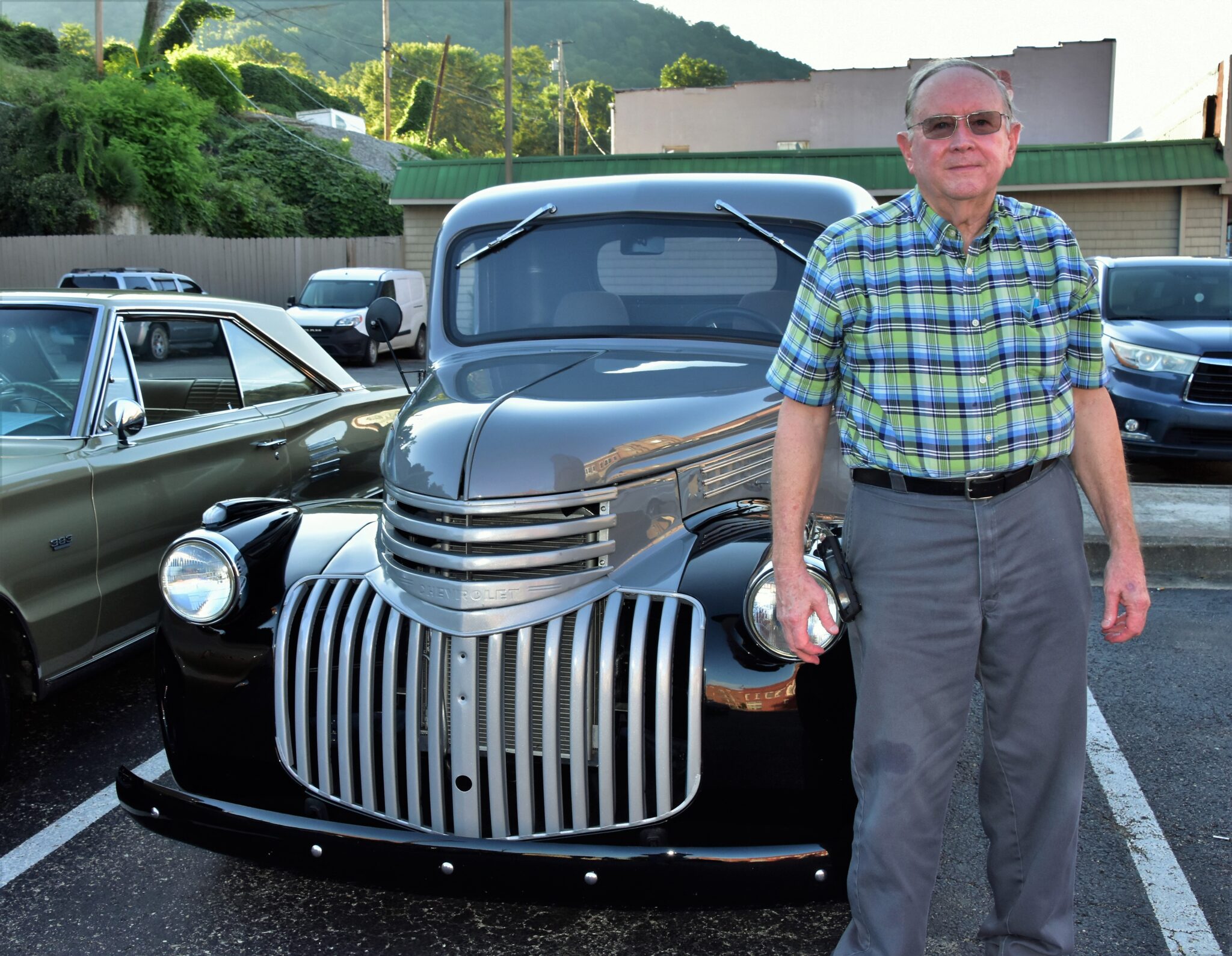 Two more Cruisin dates this season, big car show next month – WLAF